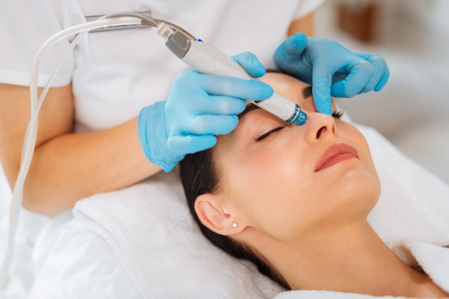 HydraFacial Treatment in kharadi | "Aesthetic World Clinic"